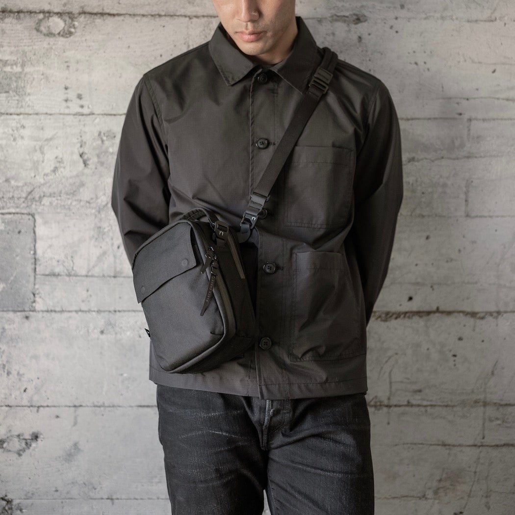 No,7220033B KOMPAK – BLACK EMBER